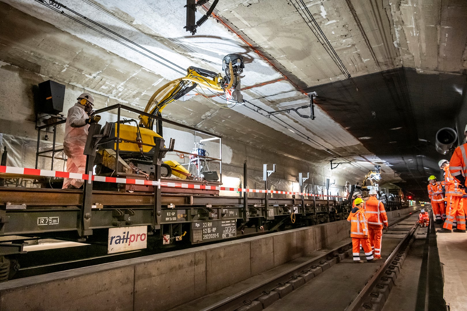 Weer aan de slag in Schipholtunnel - Rail NL