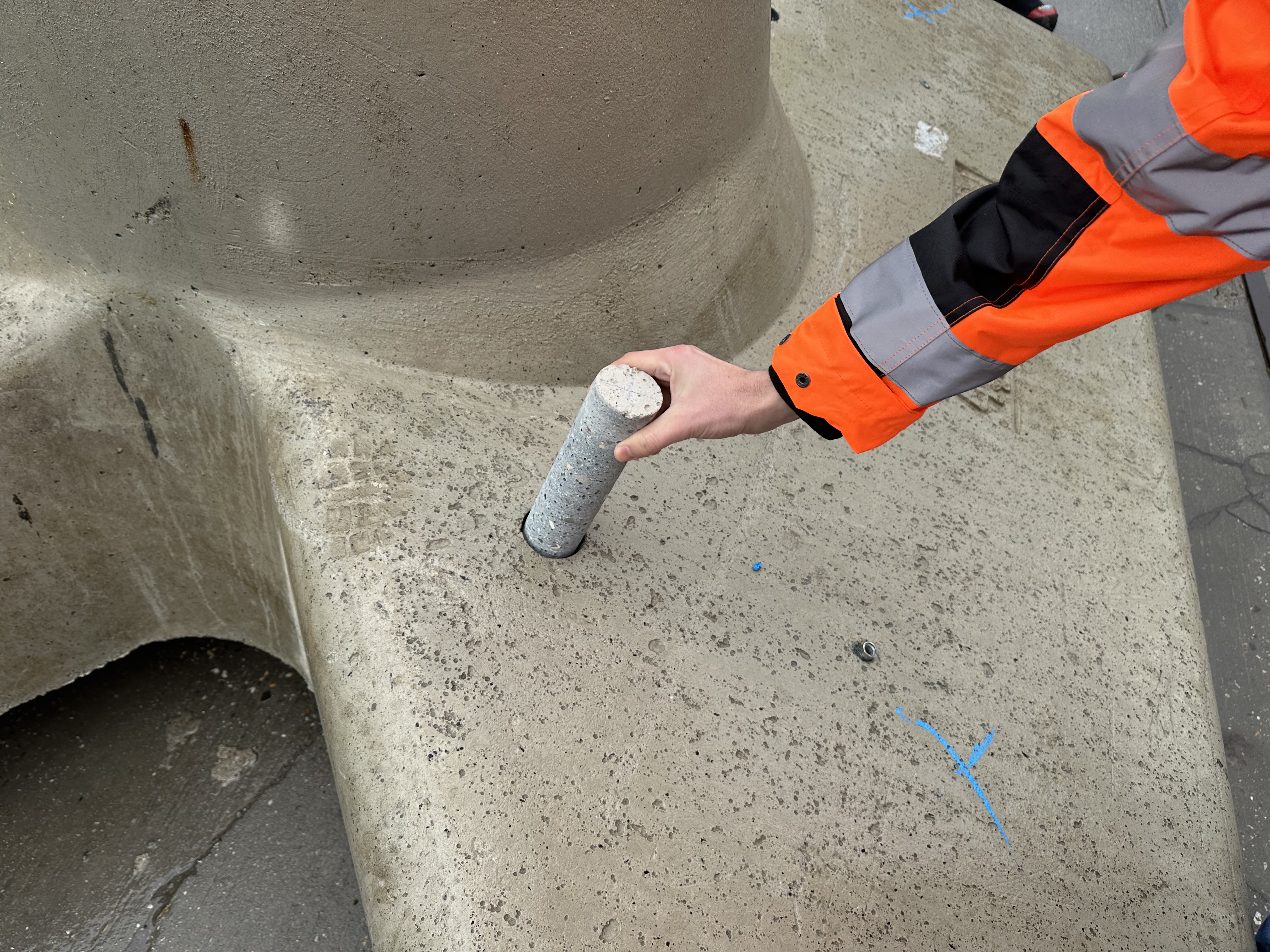 Bovenleidingportalen van circulair beton – en testen maar! - Rail NL