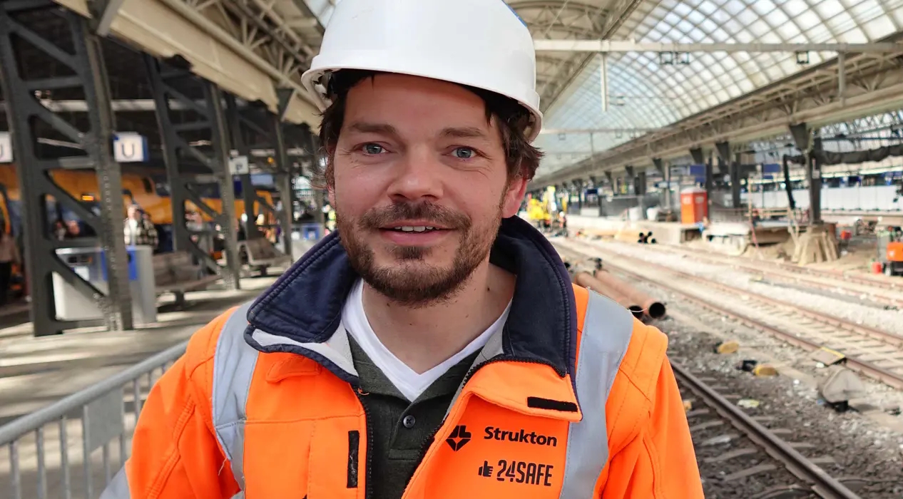 Amsterdam Centraal vier vragen aan Manager Realisatie Robert - Rail NL